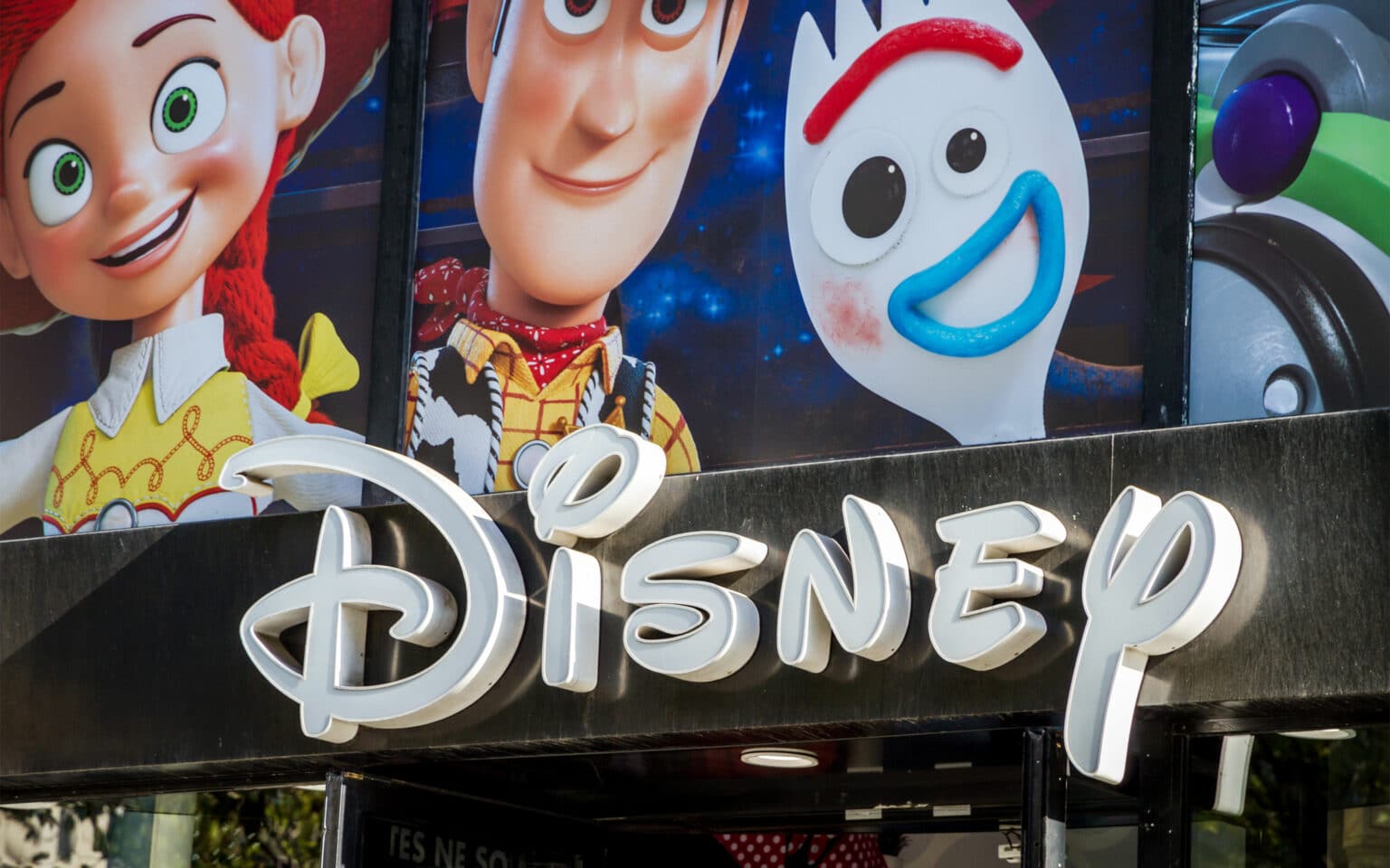 How to Create a Brand Logo: Your First Step in Visual Branding